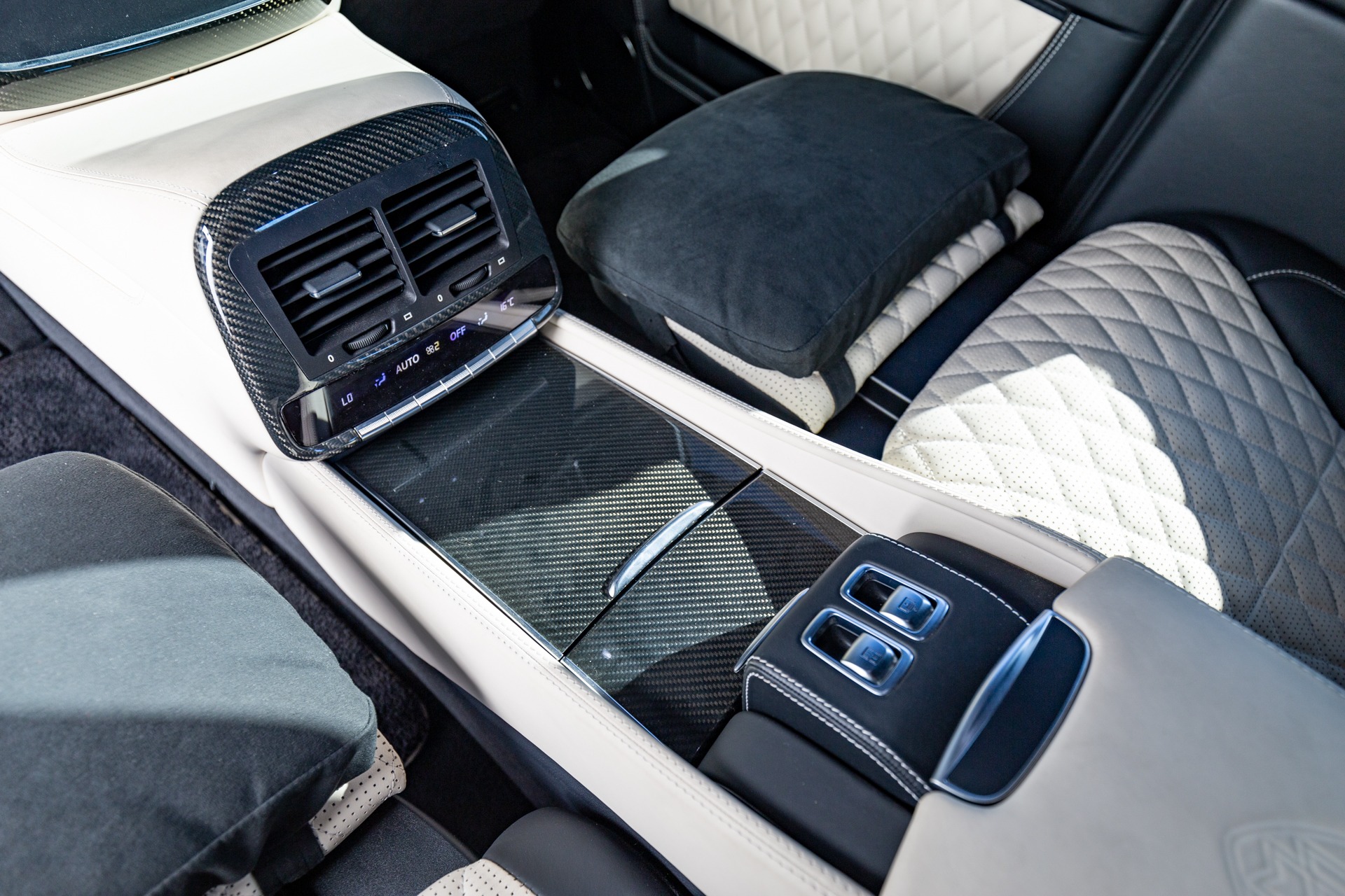 2022 Maybach Landaulet Interior