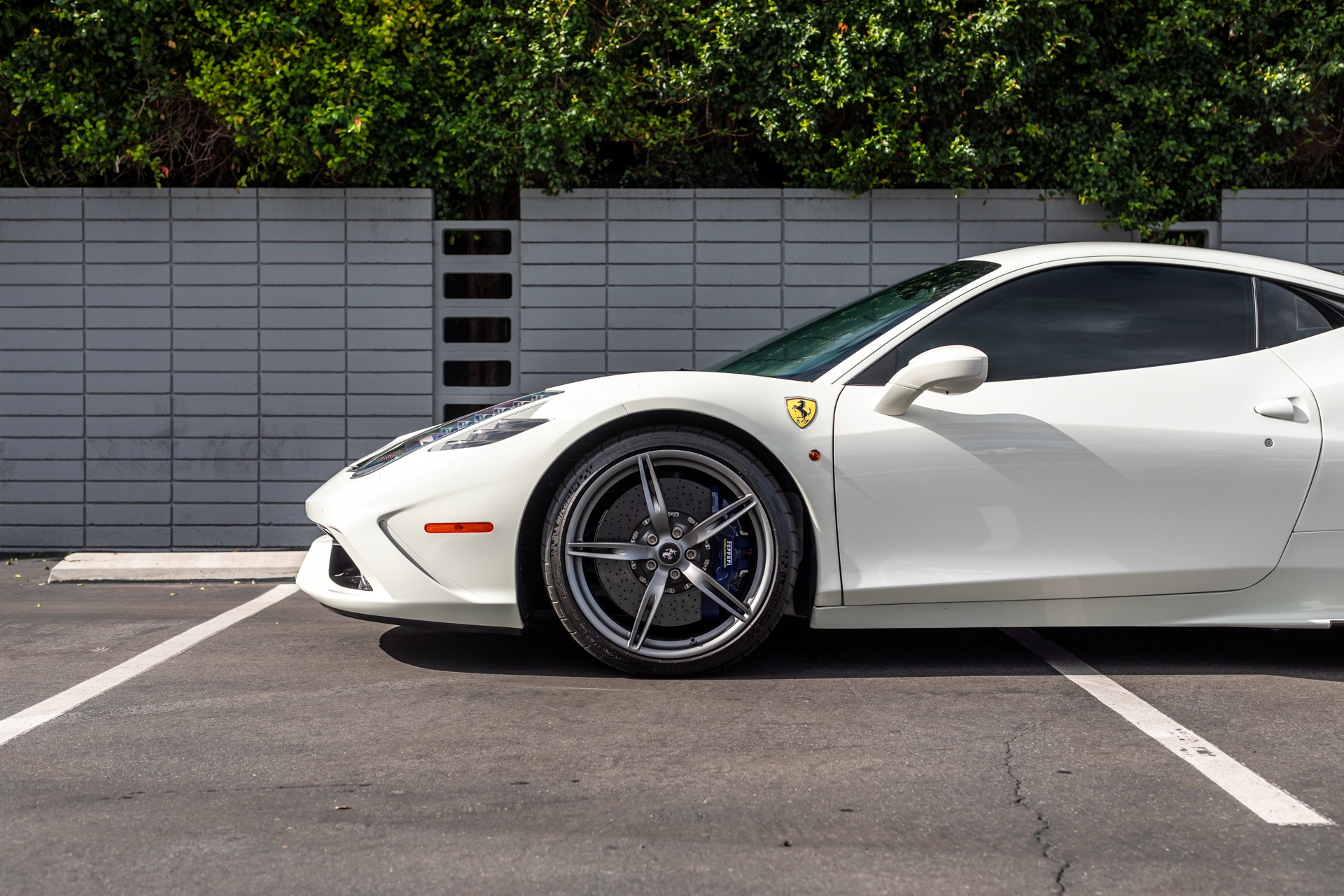 Ferrari 458 Italia White With Black Rims
