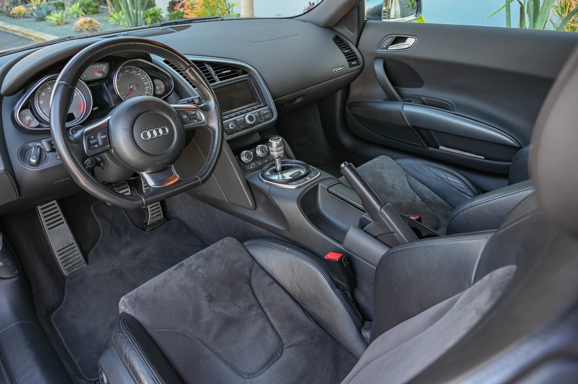 Audi R8 2008 Interior