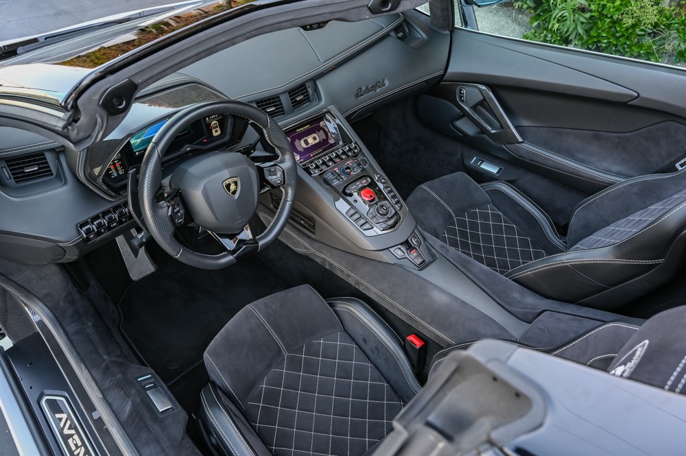Lamborghini Aventador Interior Features