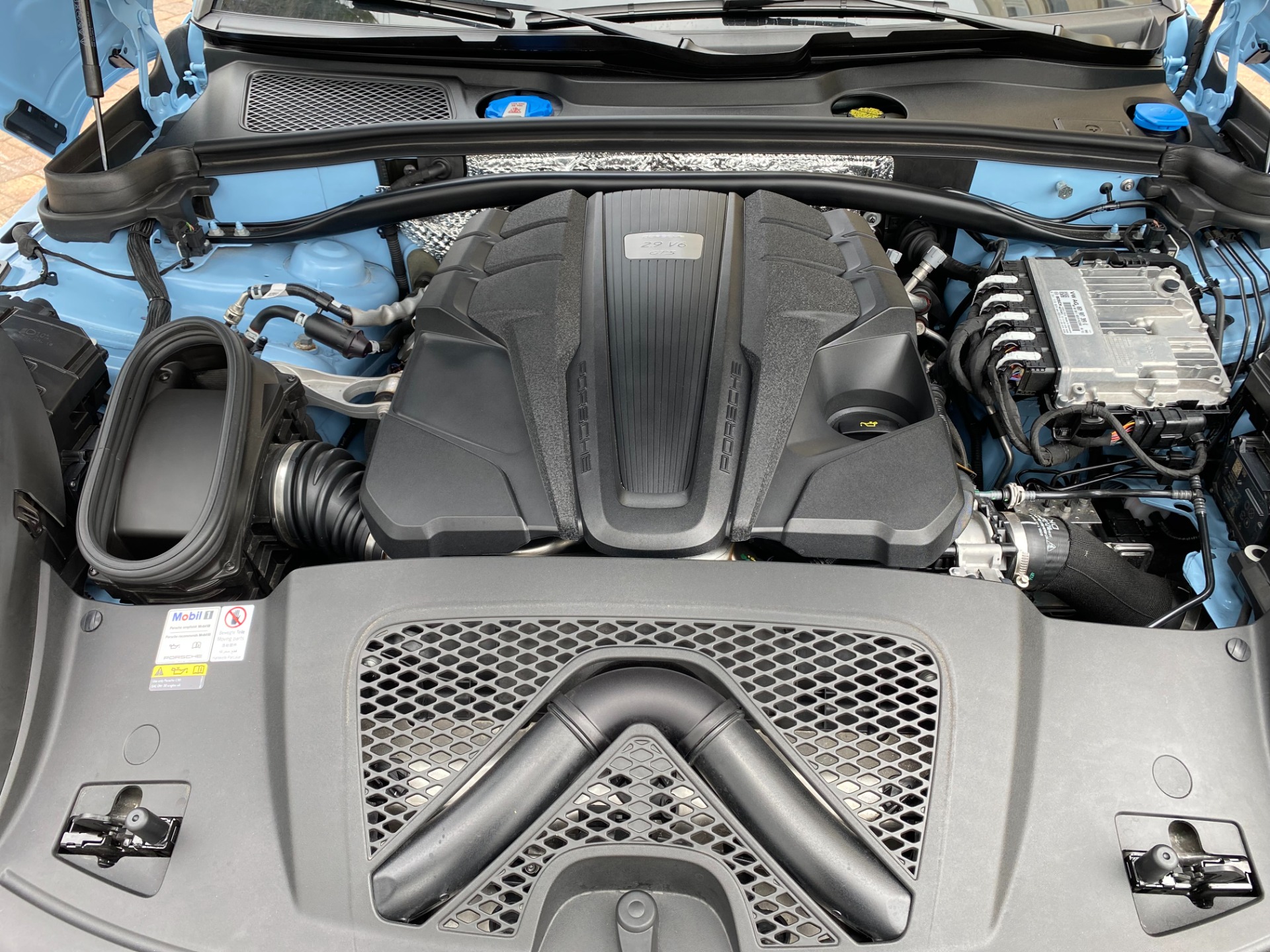 2022 Porsche Macan Engine