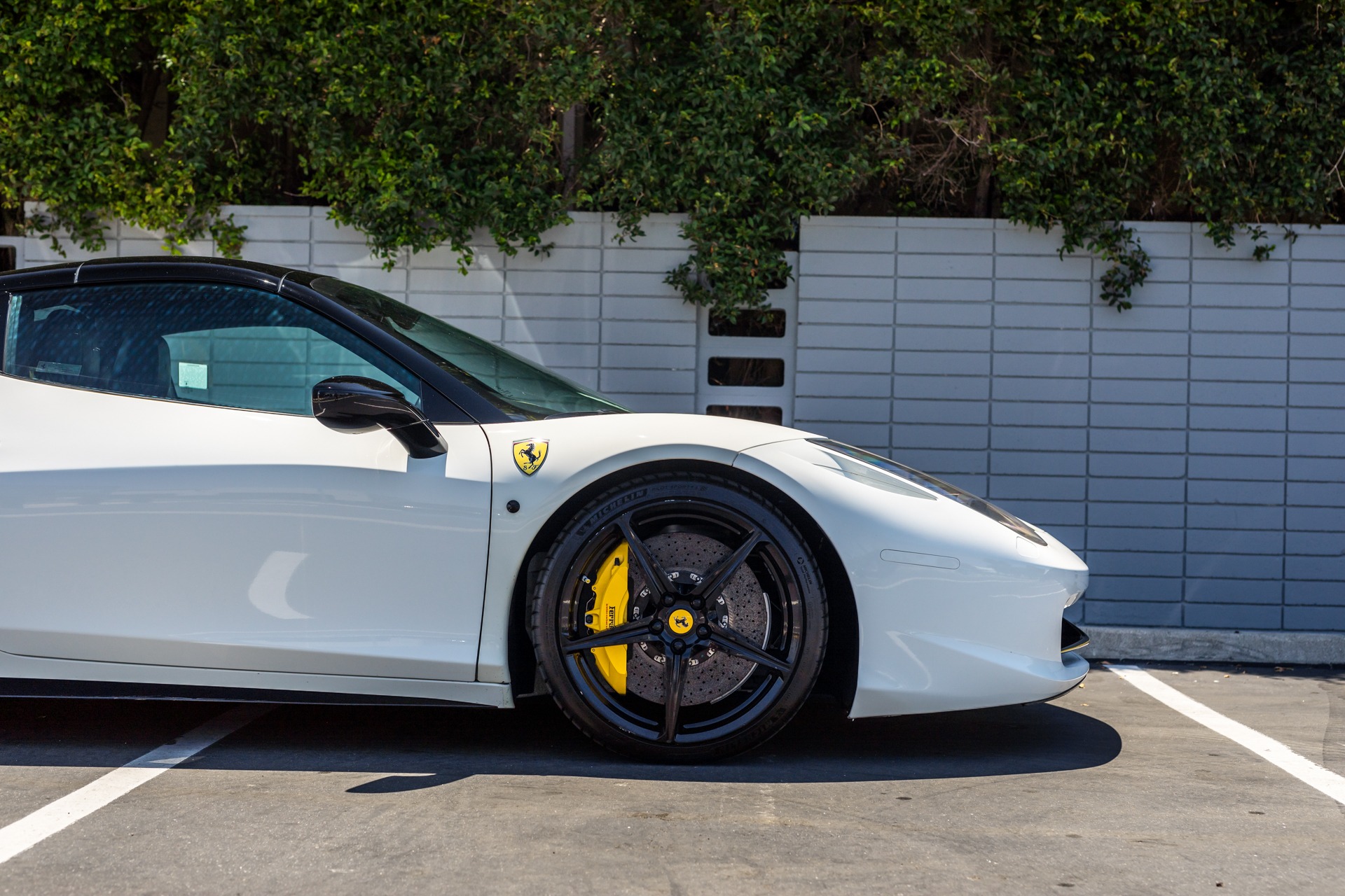 Ferrari 458 Italia White With Black Rims