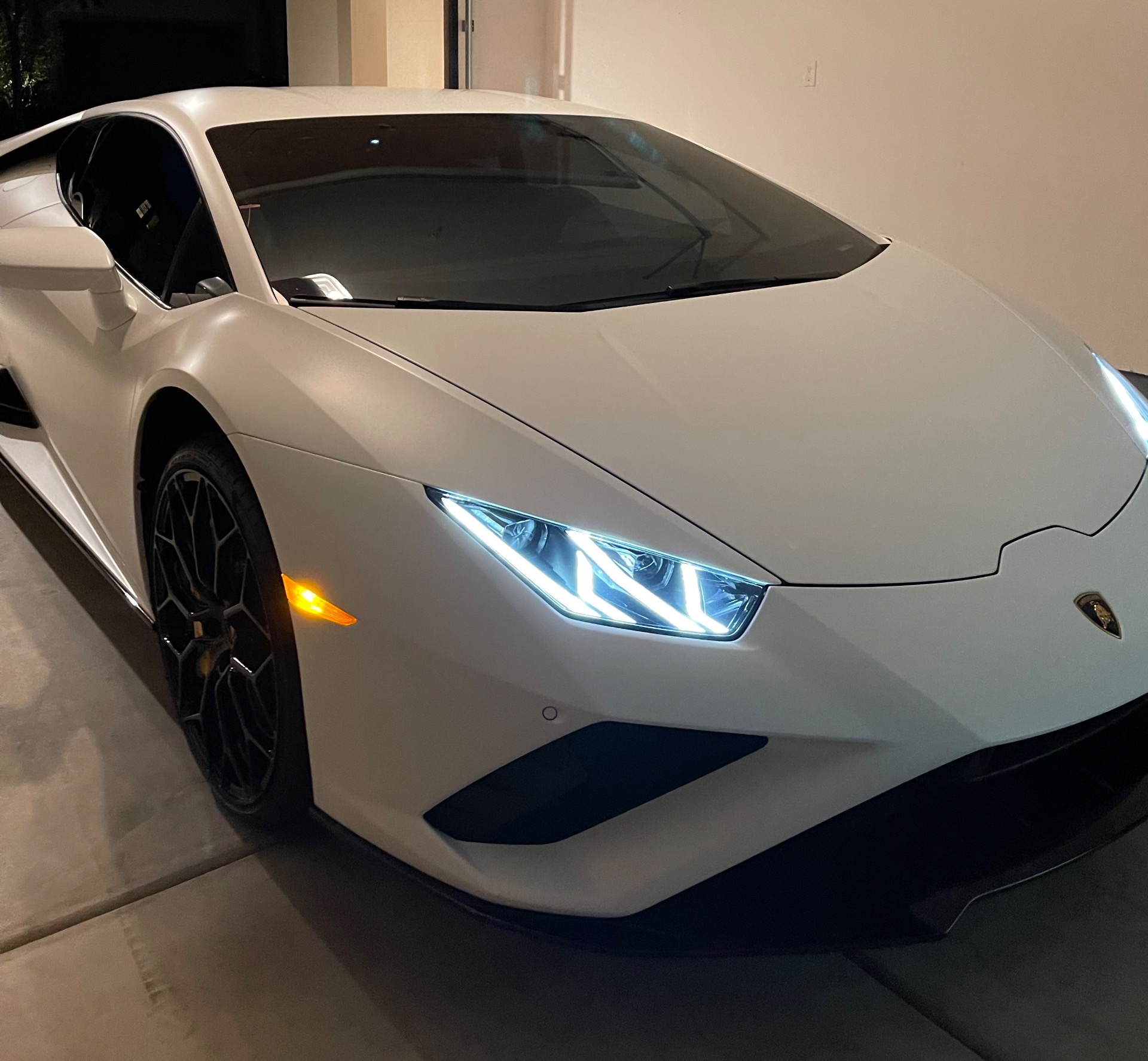 Lamborghini Huracan Matte White