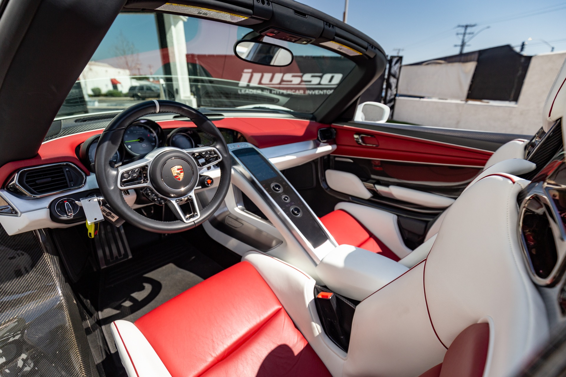Porsche 918 Interior