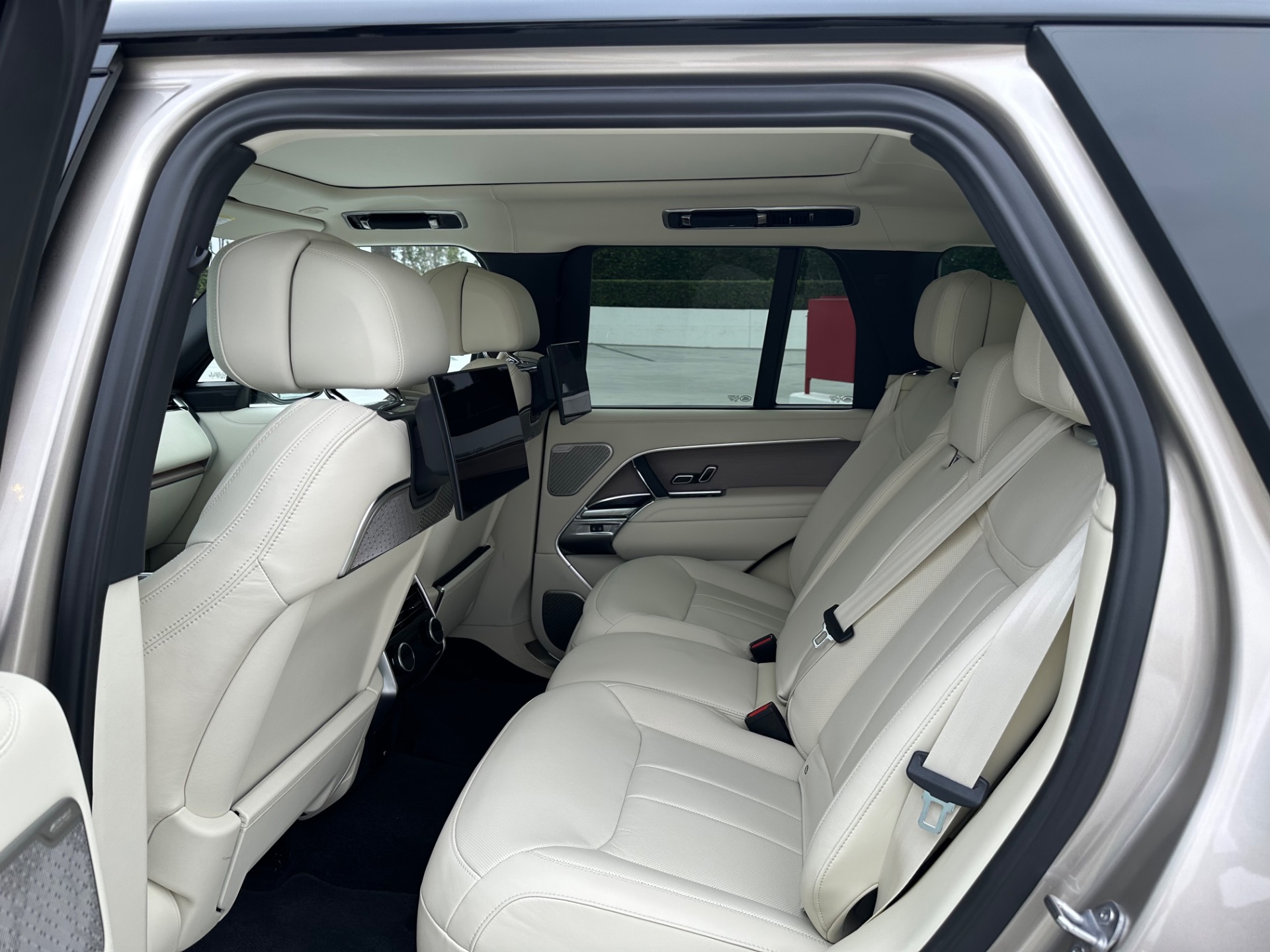 Range Rover 2022 Interior Back Seats
